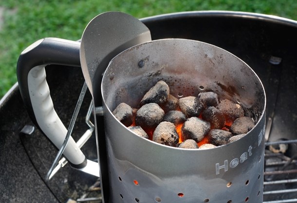 Med en god kullgrill får du både den nostalgiske duften av grillkull ...